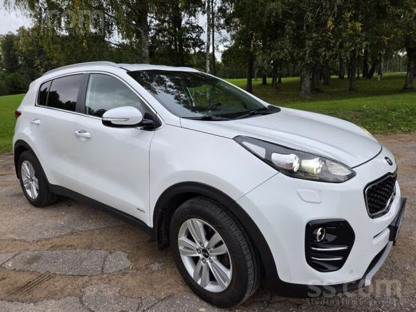 White Kia Sportage 2017 in Limbazi, with an engine capacity of 1.60 L and mileage of 167 thousand km for 12500 €, photo 7 on AUTOMOTO.COM.LV