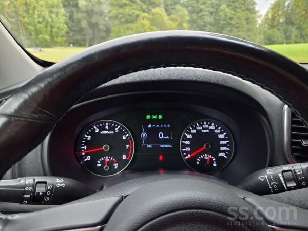 White Kia Sportage 2017 in Limbazi, with an engine capacity of 1.60 L and mileage of 167 thousand km for 12500 €, photo 10 on AUTOMOTO.COM.LV