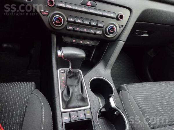 White Kia Sportage 2017 in Limbazi, with an engine capacity of 1.60 L and mileage of 167 thousand km for 12500 €, photo 11 on AUTOMOTO.COM.LV