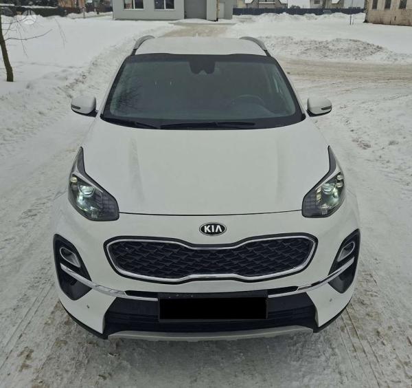 White Kia Sportage 2018 in Marijampole, with an engine capacity of 1.60 L and mileage of 216 thousand km for 10950 €, photo 1 on AUTOMOTO.COM.LV