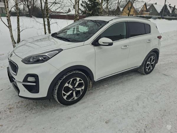 White Kia Sportage 2018 in Marijampole, with an engine capacity of 1.60 L and mileage of 216 thousand km for 10950 €, photo 4 on AUTOMOTO.COM.LV