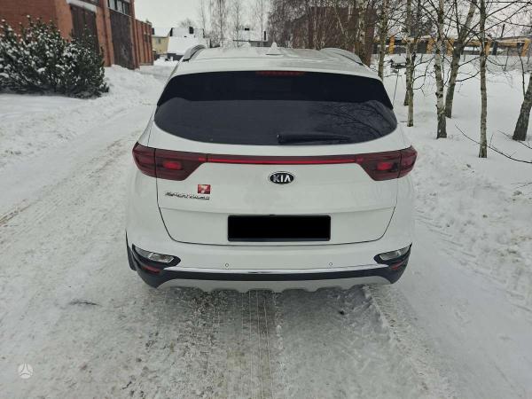 White Kia Sportage 2018 in Marijampole, with an engine capacity of 1.60 L and mileage of 216 thousand km for 10950 €, photo 7 on AUTOMOTO.COM.LV