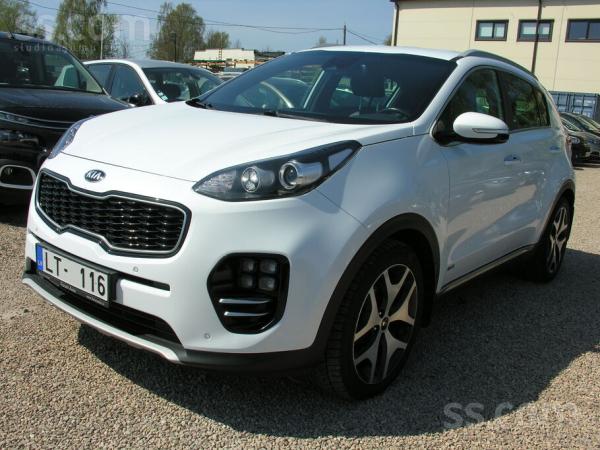 White Kia Sportage 2018 in Riga, with an engine capacity of 2.00 L and mileage of 119 thousand km for 15490 €, photo 1 on AUTOMOTO.COM.LV