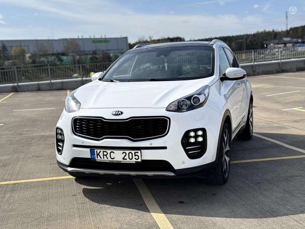 White Kia Sportage 2018 in Vilnius, with an engine capacity of 1.69 L and mileage of 137 thousand km for 14350 €, photo 1 on AUTOMOTO.COM.LV