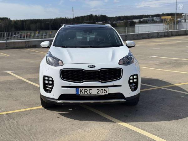 White Kia Sportage 2018 in Vilnius, with an engine capacity of 1.69 L and mileage of 137 thousand km for 14350 €, photo 2 on AUTOMOTO.COM.LV