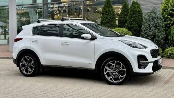 White Kia Sportage 2018 in Riga, with an engine capacity of 1.60 L and mileage of 164 thousand km for 14500 €, photo 1 on AUTOMOTO.COM.LV