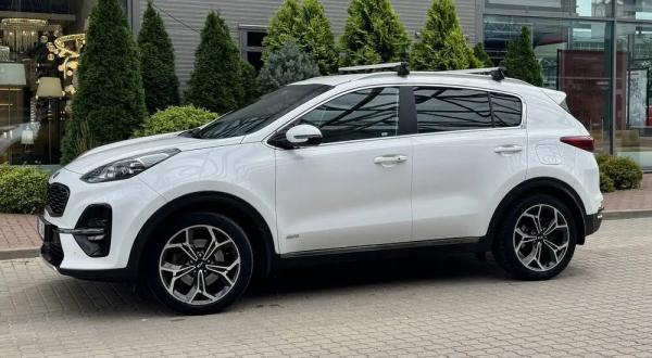 White Kia Sportage 2018 in Riga, with an engine capacity of 1.60 L and mileage of 164 thousand km for 14500 €, photo 3 on AUTOMOTO.COM.LV