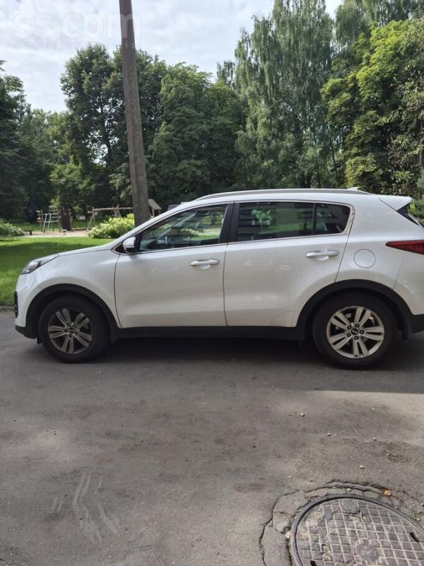 White Kia Sportage 2018 in Riga, with an engine capacity of 1.60 L and mileage of 152 thousand km for 14000 €, photo 4 on AUTOMOTO.COM.LV
