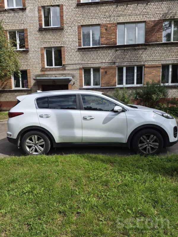 White Kia Sportage 2018 in Riga, with an engine capacity of 1.60 L and mileage of 152 thousand km for 14000 €, photo 5 on AUTOMOTO.COM.LV