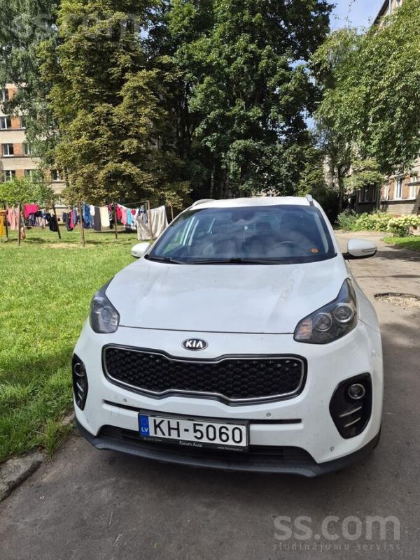 White Kia Sportage 2018 in Riga, with an engine capacity of 1.60 L and mileage of 152 thousand km for 12000 €, photo 3 on AUTOMOTO.COM.LV