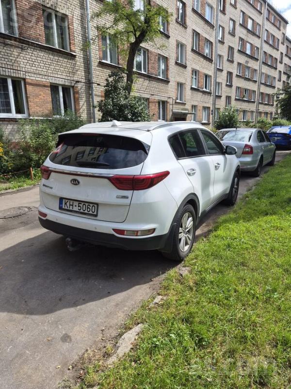 White Kia Sportage 2018 in Riga, with an engine capacity of 1.60 L and mileage of 152 thousand km for 12000 €, photo 7 on AUTOMOTO.COM.LV