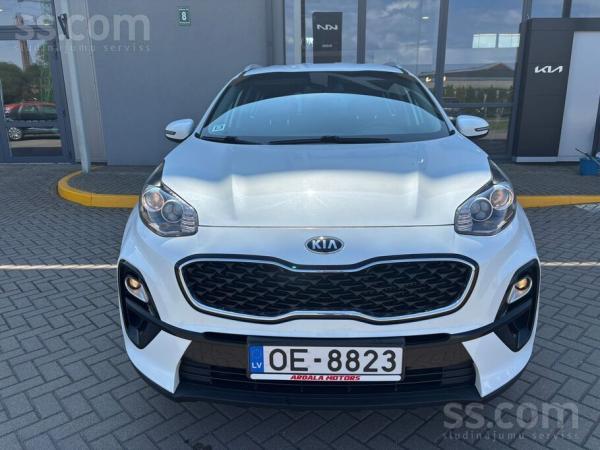 White Kia Sportage 2019 in Liepaja, with an engine capacity of 1.60 L and mileage of 52 thousand km for 15950 €, photo 2 on AUTOMOTO.COM.LV