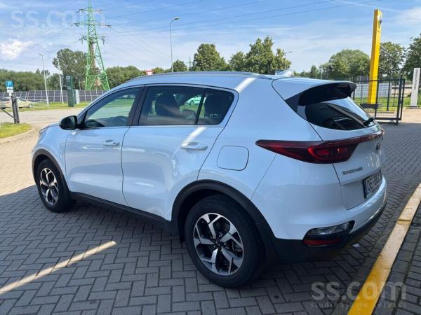 White Kia Sportage 2019 in Liepaja, with an engine capacity of 1.60 L and mileage of 52 thousand km for 15950 €, photo 4 on AUTOMOTO.COM.LV