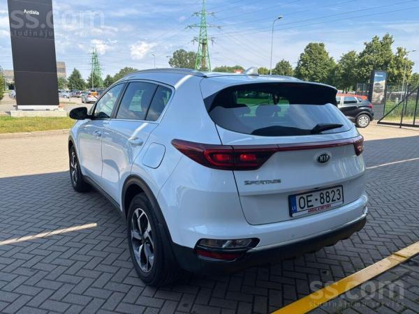 White Kia Sportage 2019 in Liepaja, with an engine capacity of 1.60 L and mileage of 52 thousand km for 15950 €, photo 5 on AUTOMOTO.COM.LV