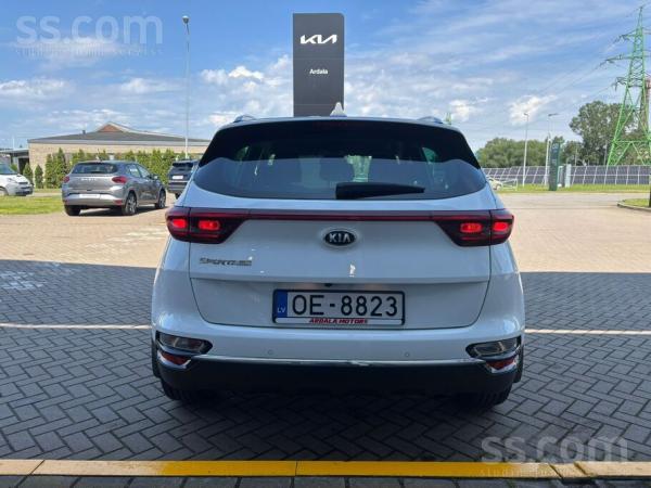 White Kia Sportage 2019 in Liepaja, with an engine capacity of 1.60 L and mileage of 52 thousand km for 15950 €, photo 6 on AUTOMOTO.COM.LV