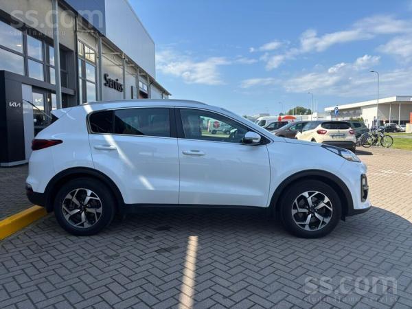 White Kia Sportage 2019 in Liepaja, with an engine capacity of 1.60 L and mileage of 52 thousand km for 15950 €, photo 8 on AUTOMOTO.COM.LV
