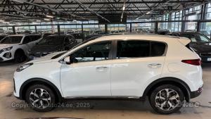 White Kia Sportage 2019 in Riga, with an engine capacity of 1.60 L and mileage of 103 thousand km for 15900 €, photo 1 on AUTOMOTO.COM.LV