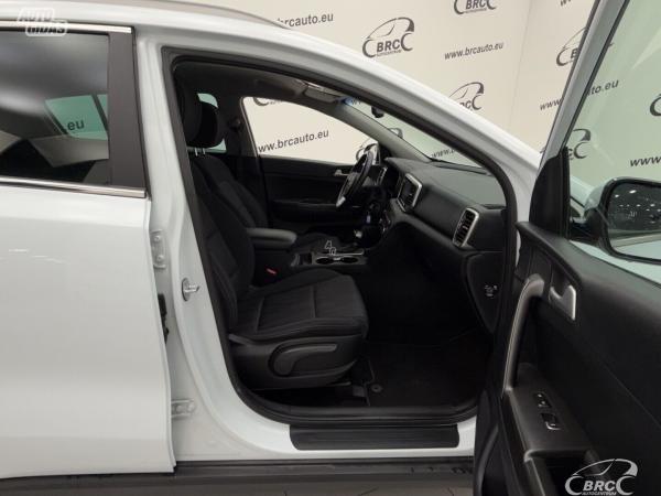 White Kia Sportage 2019 in Avizieniai, with an engine capacity of 1.60 L and mileage of 275 thousand km for 12900 €, photo 4 on AUTOMOTO.COM.LV