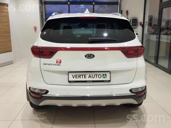 White Kia Sportage 2019 in Riga, with an engine capacity of 1.60 L and mileage of 123 thousand km for 13990 €, photo 5 on AUTOMOTO.COM.LV
