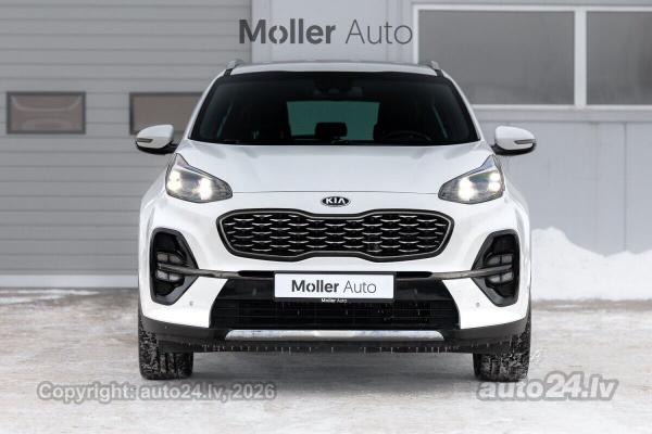 White Kia Sportage 2019 in Jelgava, with an engine capacity of 1.70 L and mileage of 148 thousand km for 13424 €, photo 3 on AUTOMOTO.COM.LV