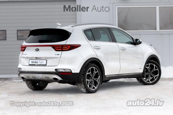 White Kia Sportage 2019 in Jelgava, with an engine capacity of 1.70 L and mileage of 148 thousand km for 13424 €, photo 5 on AUTOMOTO.COM.LV
