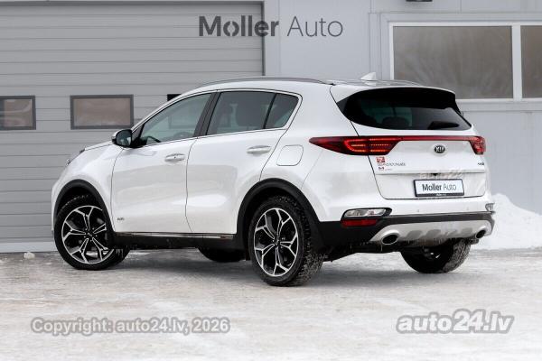 White Kia Sportage 2019 in Jelgava, with an engine capacity of 1.70 L and mileage of 148 thousand km for 13424 €, photo 6 on AUTOMOTO.COM.LV