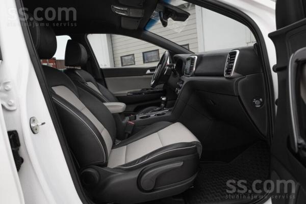 White Kia Sportage 2019 in Jelgava, with an engine capacity of 1.60 L and mileage of 148 thousand km for 12900 €, photo 8 on AUTOMOTO.COM.LV