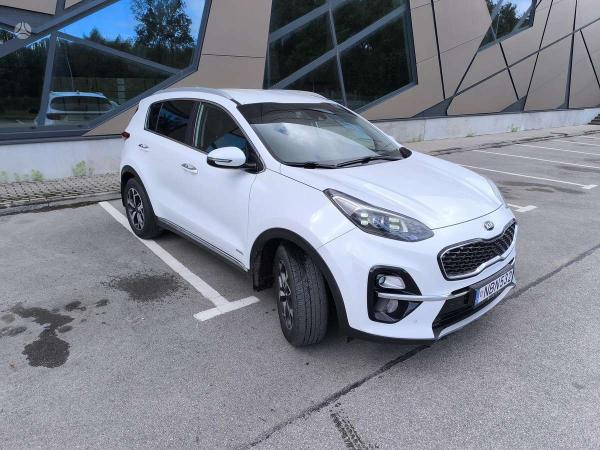 White Kia Sportage 2019 in Siauliai, with an engine capacity of 1.60 L and mileage of 274 thousand km for 11900 €, photo 2 on AUTOMOTO.COM.LV