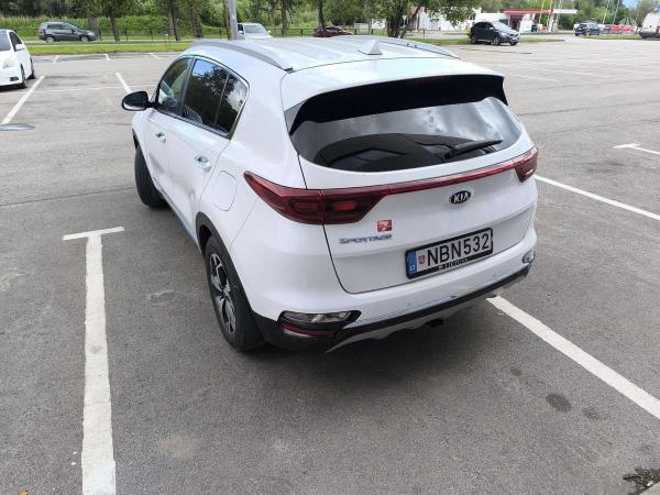 White Kia Sportage 2019 in Siauliai, with an engine capacity of 1.60 L and mileage of 274 thousand km for 11900 €, photo 3 on AUTOMOTO.COM.LV