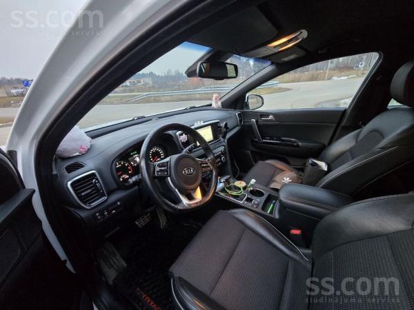 White Kia Sportage 2020 in Riga, with an engine capacity of 1.60 L and mileage of 92 thousand km for 17200 €, photo 2 on AUTOMOTO.COM.LV