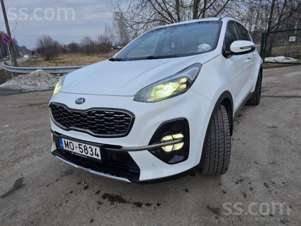 White Kia Sportage 2020 in Riga, with an engine capacity of 1.60 L and mileage of 92 thousand km for 17200 €, photo 4 on AUTOMOTO.COM.LV