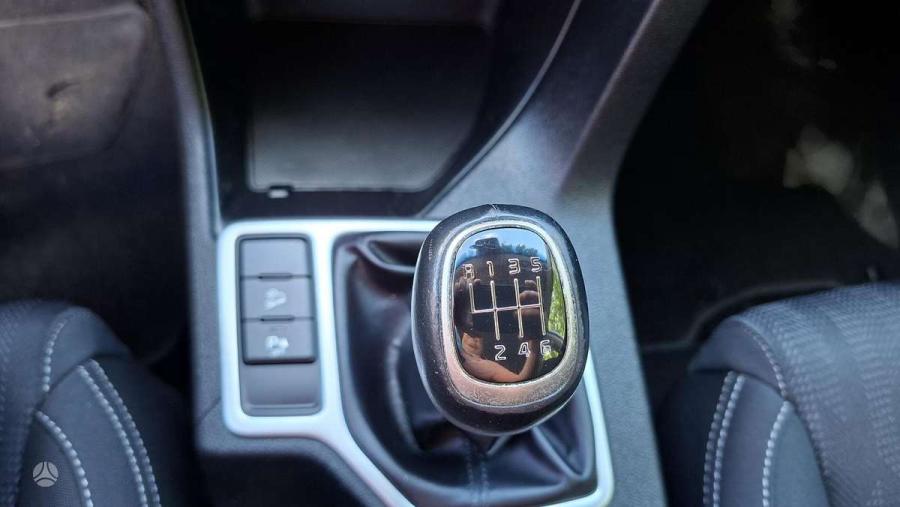 Balts Kia Sportage 2020 Kauņa, ar dzinēja tilpumu 1.60 L un nobraukumu 66 tūkst. km par 13999 €, foto 30 vietnē AUTOMOTO.COM.LV