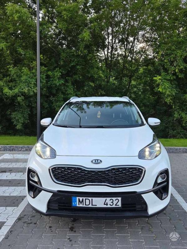 White Kia Sportage 2020 in Panevezys, with an engine capacity of 1.59 L and mileage of 43 thousand km for 20350 €, photo 2 on AUTOMOTO.COM.LV