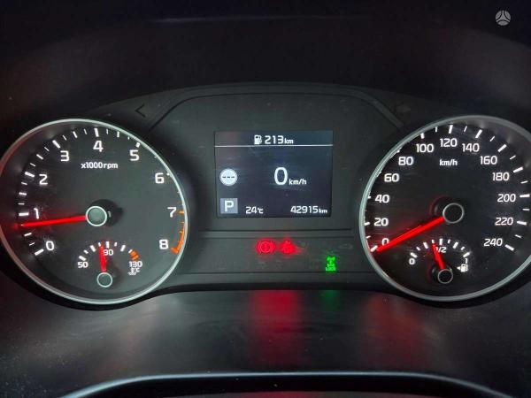 White Kia Sportage 2020 in Panevezys, with an engine capacity of 1.59 L and mileage of 43 thousand km for 20350 €, photo 5 on AUTOMOTO.COM.LV