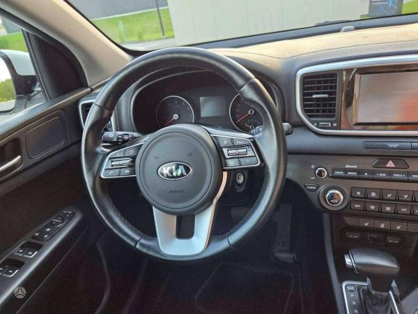 White Kia Sportage 2020 in Panevezys, with an engine capacity of 1.59 L and mileage of 43 thousand km for 20350 €, photo 7 on AUTOMOTO.COM.LV