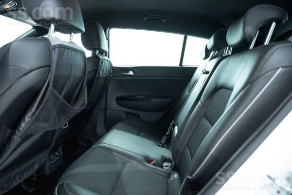 White Kia Sportage 2020 in Riga, with an engine capacity of 1.60 L and mileage of 94 thousand km for 17900 €, photo 8 on AUTOMOTO.COM.LV
