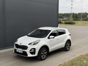 White Kia Sportage 2020 in Kaunas, with an engine capacity of 1.59 L and mileage of 62 thousand km for 16500 €, photo  on AUTOMOTO.COM.LV