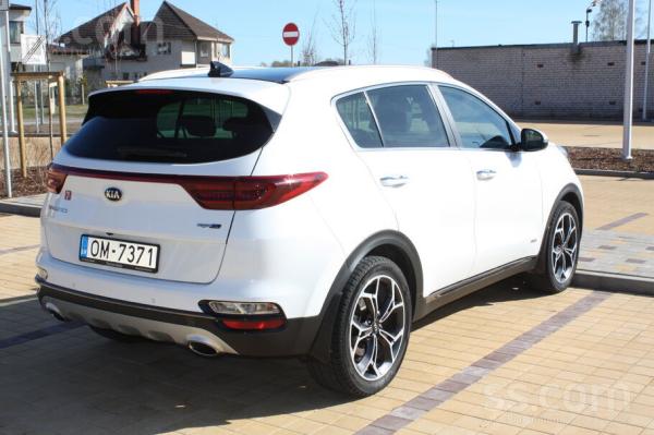 White Kia Sportage 2021 in Riga, with an engine capacity of 1.60 L and mileage of 73 thousand km for 18900 €, photo 3 on AUTOMOTO.COM.LV