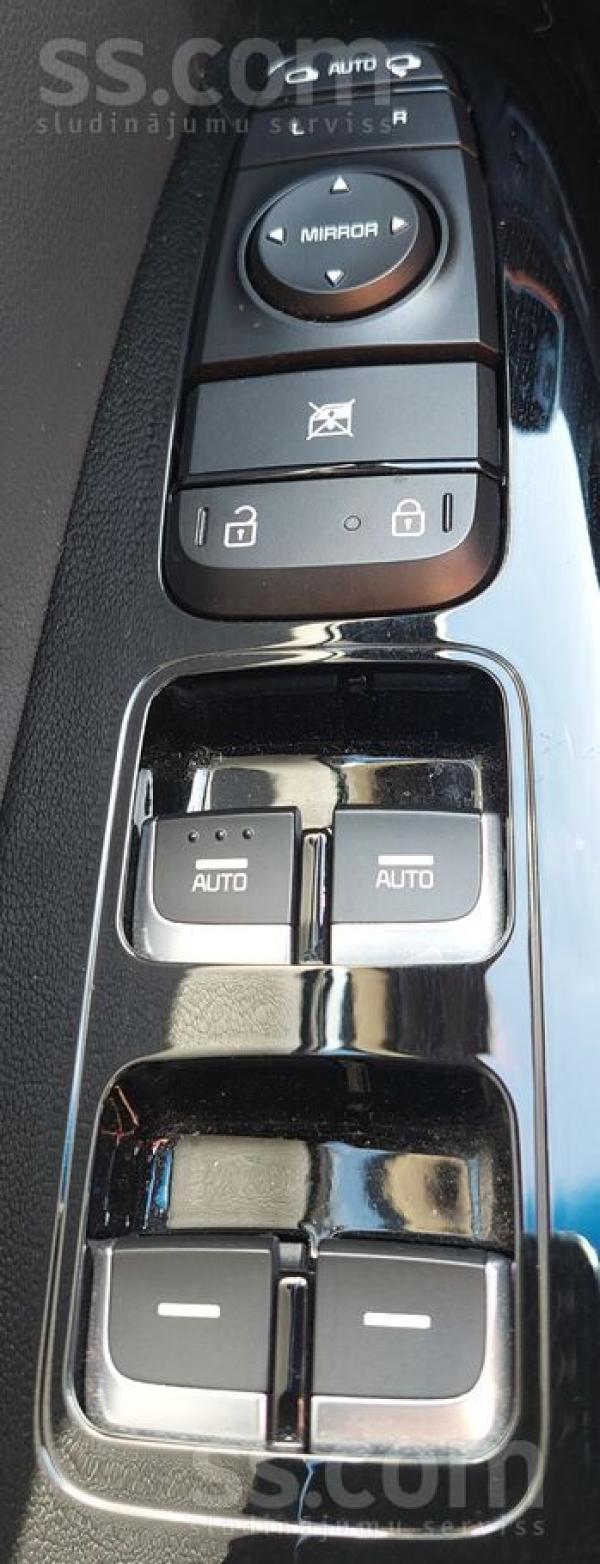 White Kia Sportage 2021 in Riga, with an engine capacity of 1.60 L and mileage of 73 thousand km for 18900 €, photo 9 on AUTOMOTO.COM.LV