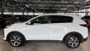Белый Киа Sportage 2021 в Рига, объемом двигателя 1.60 л и пробегом 117 тыс. км за 1590000 €, фото  на AUTOMOTO.COM.LV