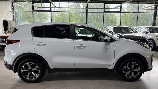 Balts Kia Sportage 2021 Rīga, ar dzinēja tilpumu 1.60 L un nobraukumu 117 tūkst. km par 1590000 €, foto 4 vietnē AUTOMOTO.COM.LV