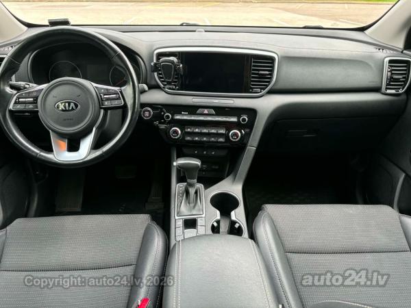 White Kia Sportage 2021 in Tallinn, with an engine capacity of 1.60 L and mileage of 66 thousand km for 18000 €, photo 3 on AUTOMOTO.COM.LV