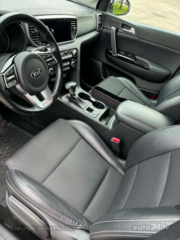 White Kia Sportage 2021 in Tallinn, with an engine capacity of 1.60 L and mileage of 66 thousand km for 18000 €, photo 4 on AUTOMOTO.COM.LV