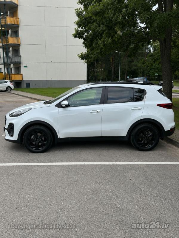 White Kia Sportage 2021 in Tallinn, with an engine capacity of 1.60 L and mileage of 66 thousand km for 18000 €, photo 5 on AUTOMOTO.COM.LV
