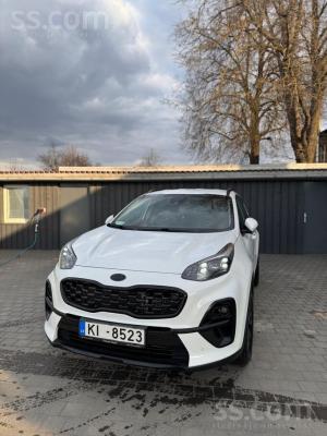 White Kia Sportage 2021 in Cesis, with an engine capacity of 1.60 L and mileage of 165 thousand km for 13900 €, photo  on AUTOMOTO.COM.LV