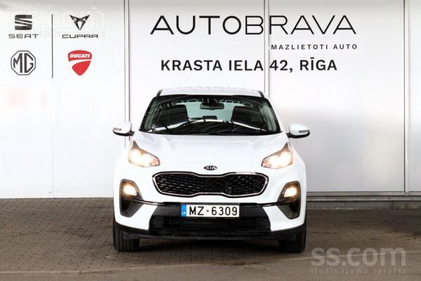 White Kia Sportage 2021 in Riga, with an engine capacity of 1.60 L and mileage of 93 thousand km for 16200 €, photo 4 on AUTOMOTO.COM.LV