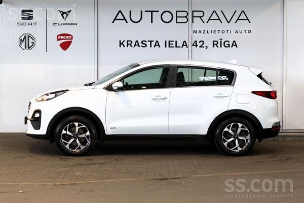 White Kia Sportage 2021 in Riga, with an engine capacity of 1.60 L and mileage of 93 thousand km for 16200 €, photo 8 on AUTOMOTO.COM.LV
