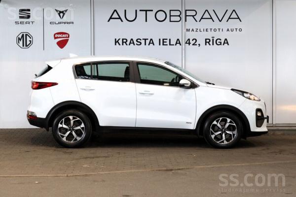 White Kia Sportage 2021 in Riga, with an engine capacity of 1.60 L and mileage of 93 thousand km for 16200 €, photo 10 on AUTOMOTO.COM.LV