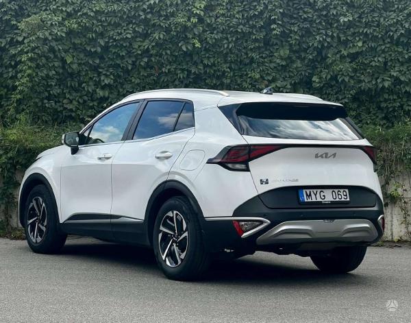 White Kia Sportage 2022 in Vilnius, with an engine capacity of 1.60 L and mileage of 130 thousand km for 19900 €, photo 11 on AUTOMOTO.COM.LV