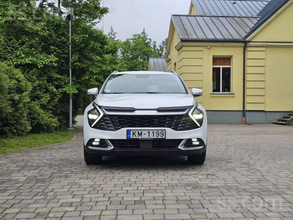 White Kia Sportage 2022 in Jelgava, with an engine capacity of 1.60 L and mileage of 50 thousand km for 23400 €, photo 1 on AUTOMOTO.COM.LV